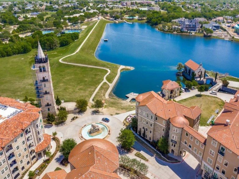 [FOTO] Supetar u Texasu: Pogledajte kako izgleda Adriatica Village ...