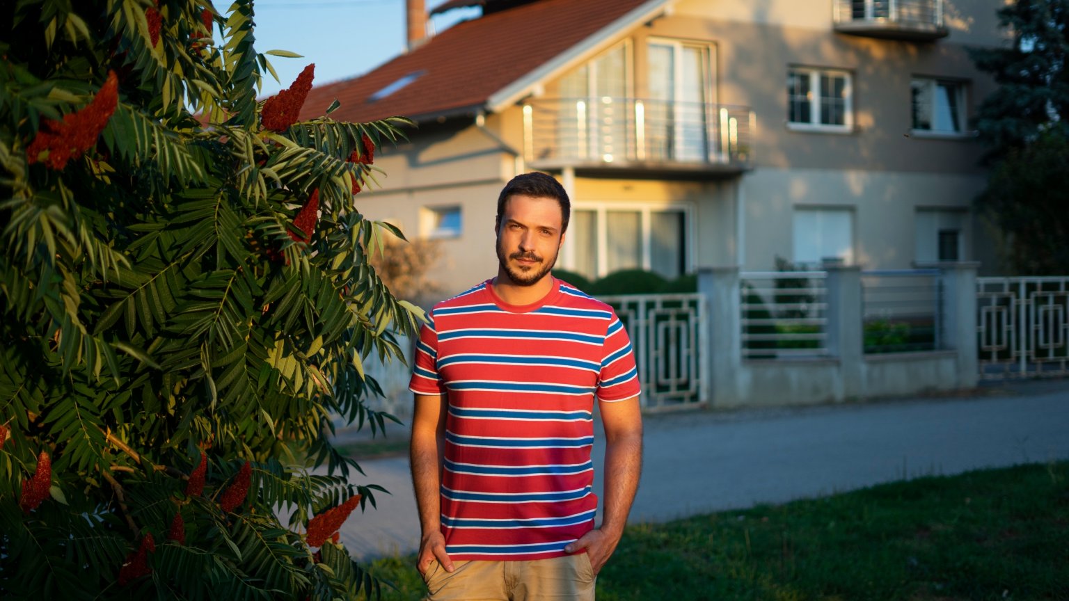 Poznati glazbenik iz grada pobjegao u osamljenu kuću na livadi i nije ...