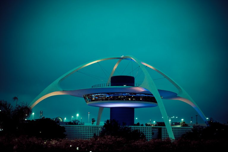 [FOTO] Na aerodromima se često nalaze zanimljive zgrade, ovo je jedna ...