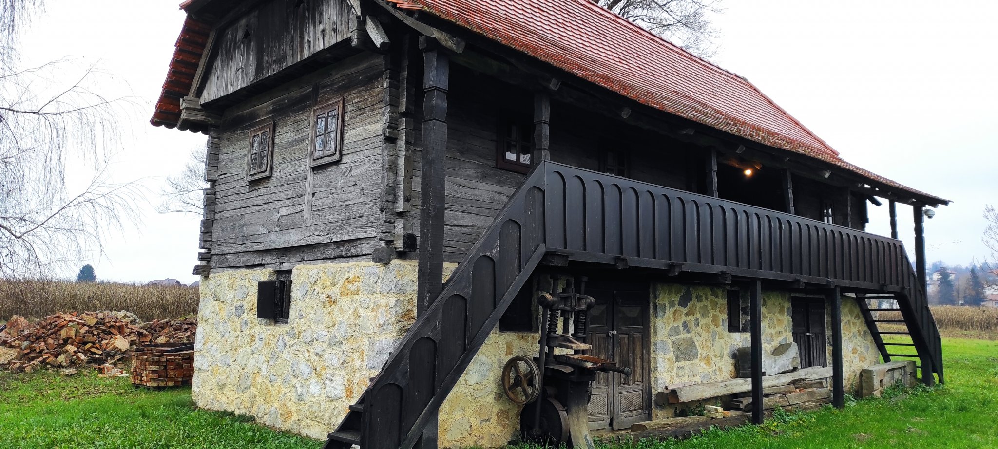 Jedinstveni primjeri predindustrijske gradnje kuća u Ozlju: Žitaricom ...